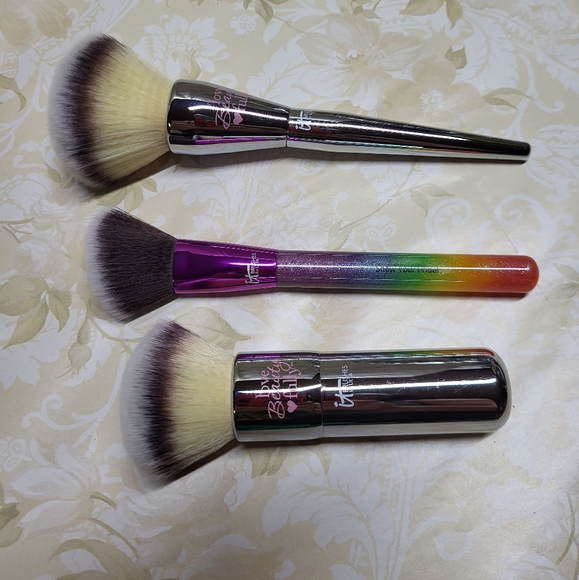 it cosmetics | Makeup | 3 Pc It Cosmetics Brush Set | Poshmark